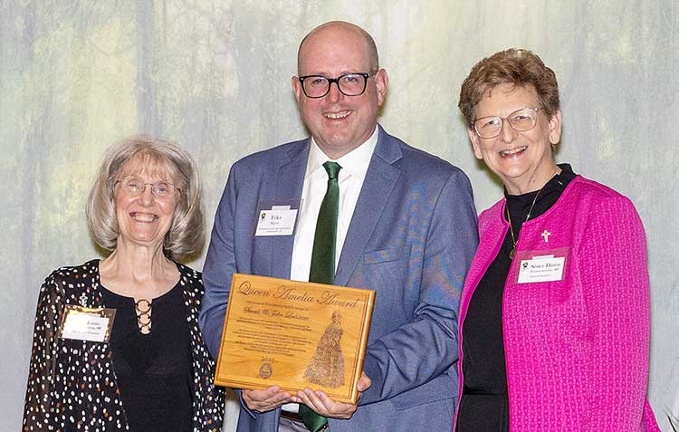 Sisters honor Lechleiters with Queen Amelia award
